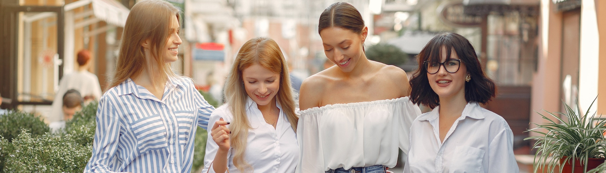 Модные женские джинсы 2025 года: тренды и стильные образы — Ozon Клуб